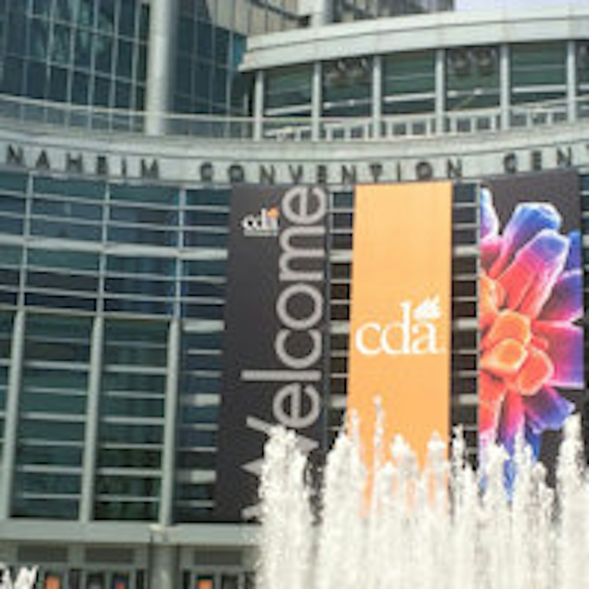 CDA Presents 2015: The endo/implant controversy | DrBicuspid.com