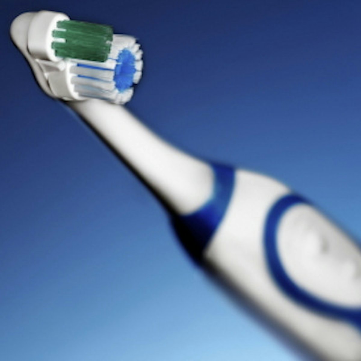 Does a hybrid toothbrush offer the best of both worlds? | DrBicuspid.com