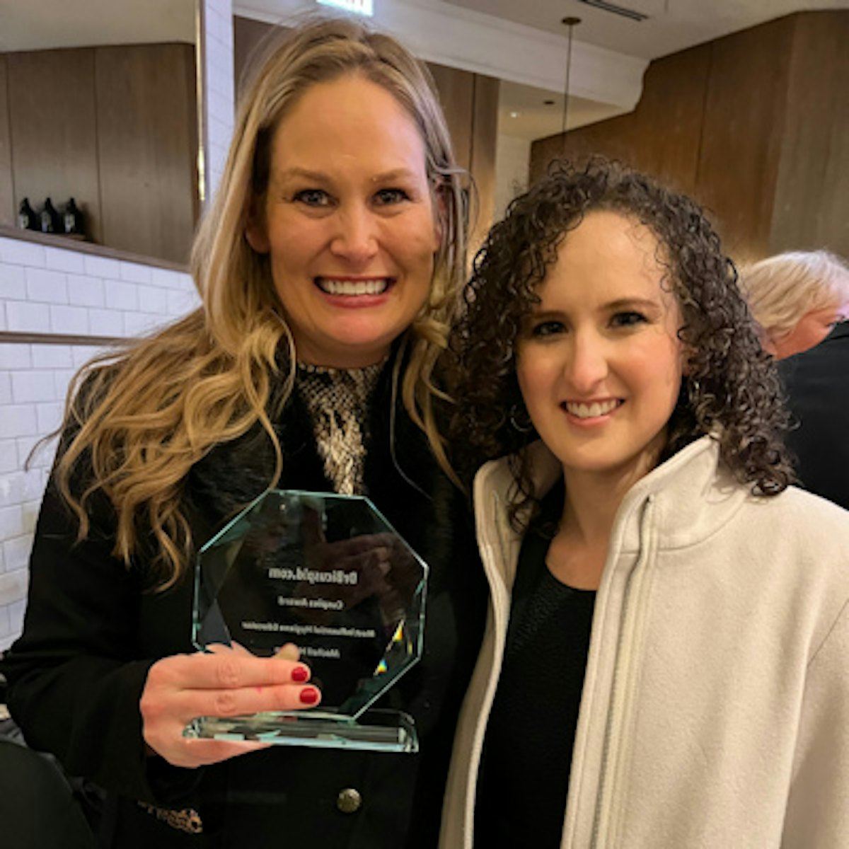 Machell Hudson receives Cuspies award in Chicago | DrBicuspid.com